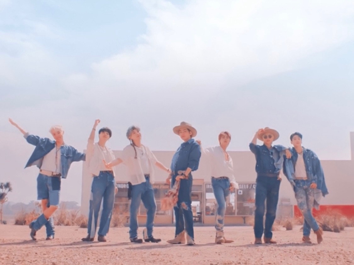 BTS Community Posts - ARMYになってから1年経ちました〜！ PTDからの曲がいいなってところから入って、初めてMV見たときなぜか泣けた🥺 海外のアーティスト好きになるの ...