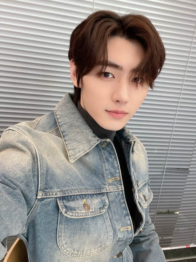 ENHYPEN Community Posts - " 그때 그 셀카💙 " [ that selca at that time💙 ] 잘 ...