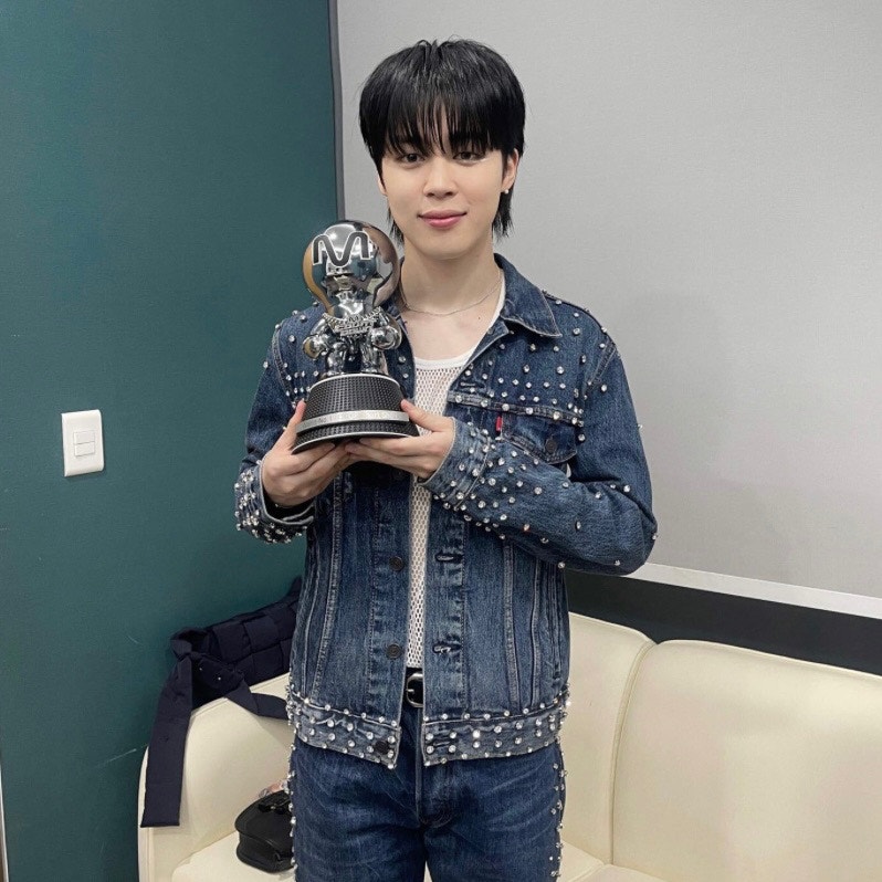 BTS Community Posts - #to_Jimin ジミンちゃん💜 M COUNTDOWN 1位🏆💐 おめでとうございます ステージでのパフォーマンス、 ジミンちゃんも、ダンサーの ...
