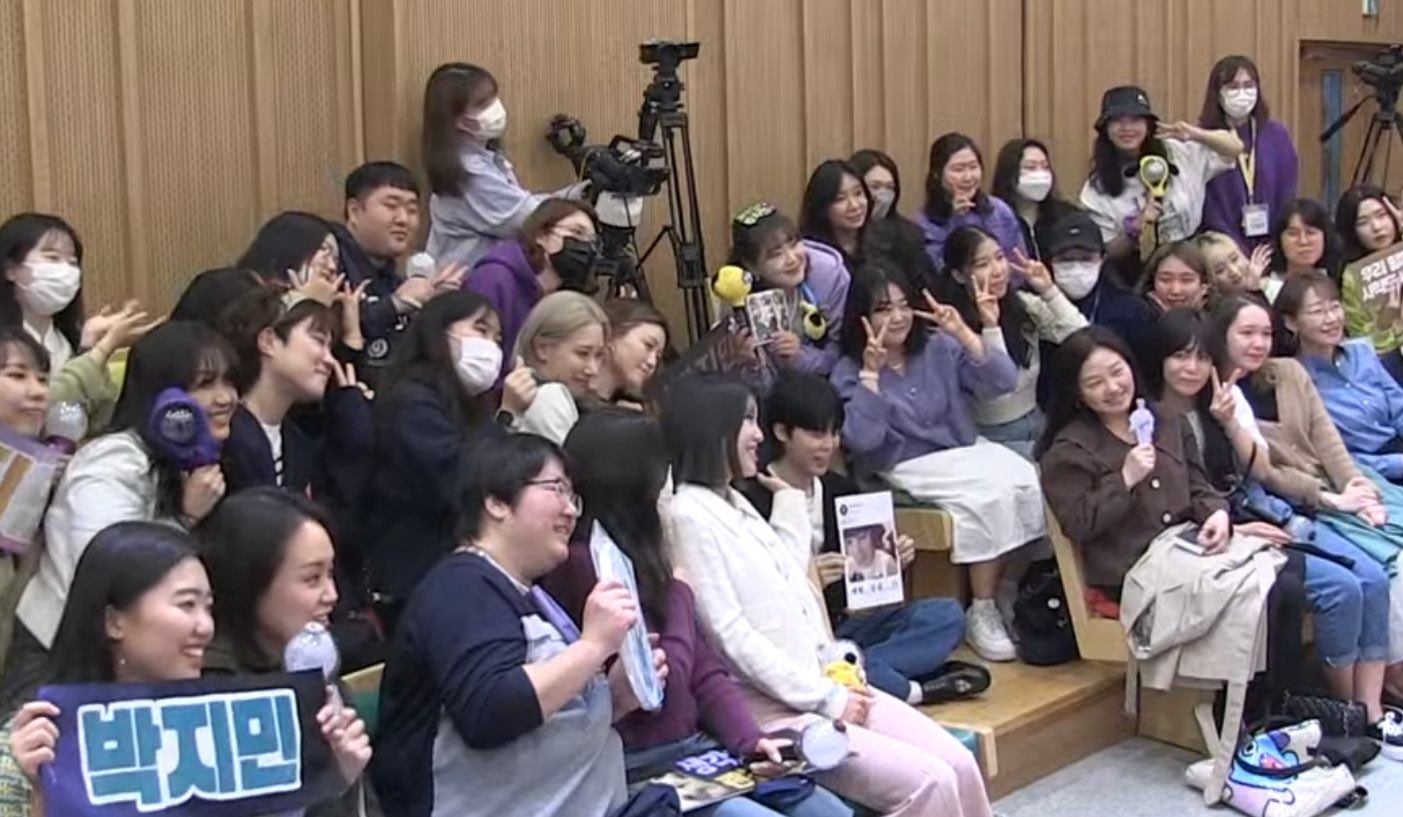 BTS Community Posts - JIMIN taking photos with ARMYS 💜